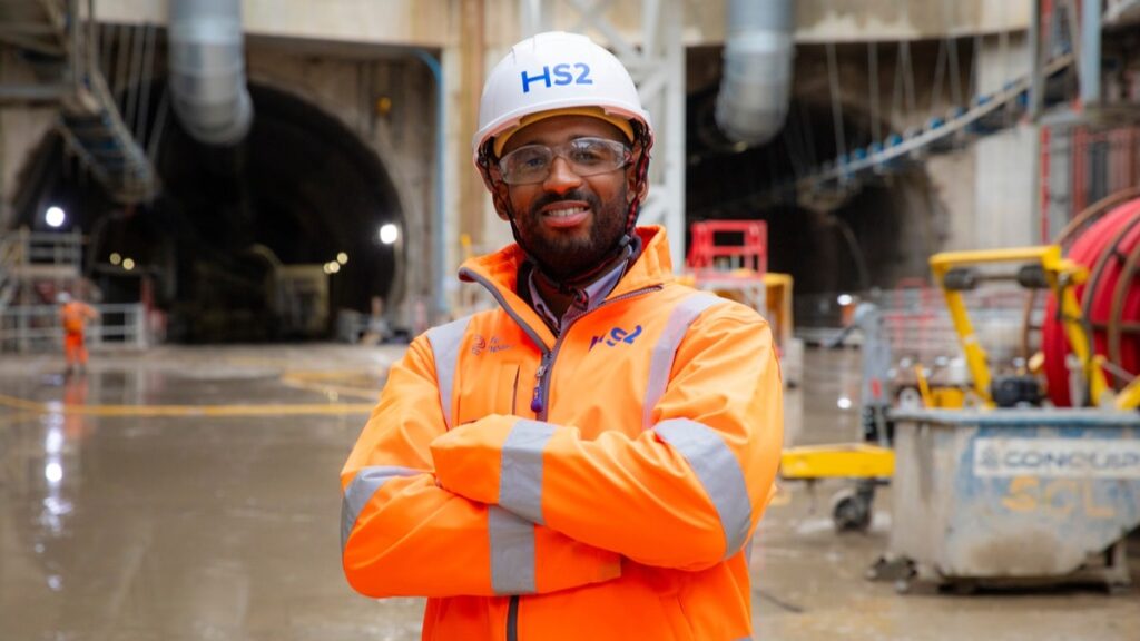 Teacher Trades Classroom for Construction Site in HS2 Apprenticeship ...